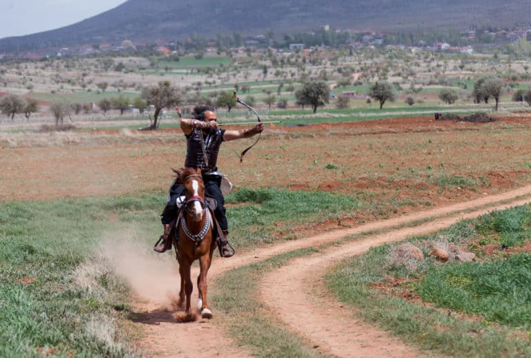 The 8 Real Differences Between Longbows & Short bows